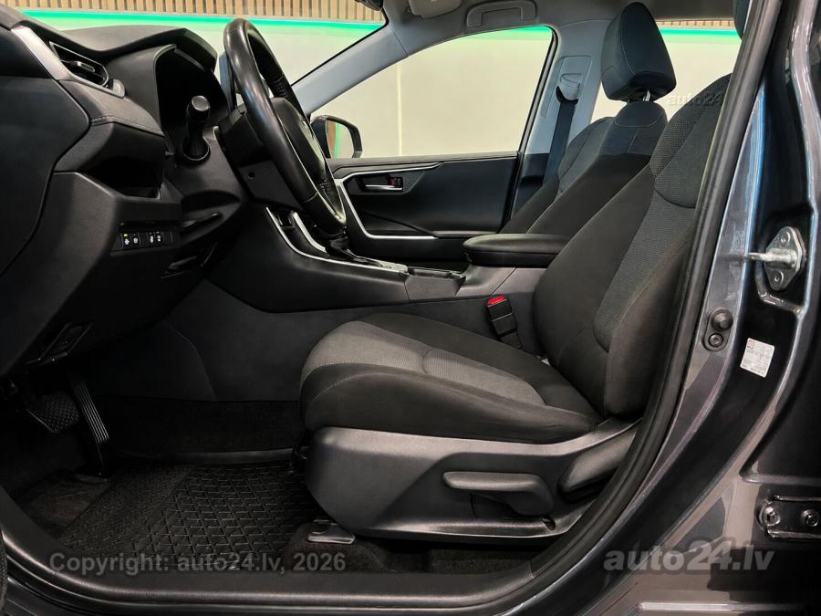 Pelēks Toyota RAV4 2024 Tallina, ar dzinēja tilpumu 2.50 L un nobraukumu 39 tūkst. km par 34990 €, foto 7 vietnē AUTOMOTO.COM.LV