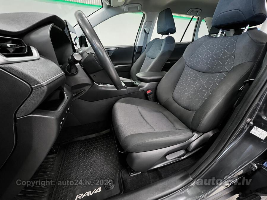 Pelēks Toyota RAV4 2024 Tallina, ar dzinēja tilpumu 2.50 L un nobraukumu 39 tūkst. km par 34990 €, foto 8 vietnē AUTOMOTO.COM.LV