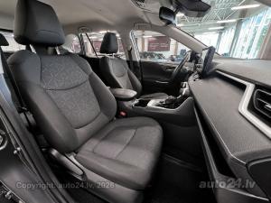 Pelēks Toyota RAV4 2024 Tallina, ar dzinēja tilpumu 2.50 L un nobraukumu 39 tūkst. km par 34990 €, foto 12 vietnē AUTOMOTO.COM.LV
