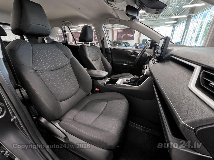 Pelēks Toyota RAV4 2024 Tallina, ar dzinēja tilpumu 2.50 L un nobraukumu 39 tūkst. km par 34990 €, foto 12 vietnē AUTOMOTO.COM.LV