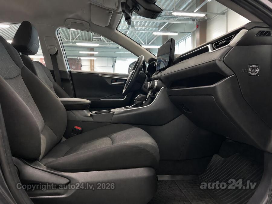 Pelēks Toyota RAV4 2024 Tallina, ar dzinēja tilpumu 2.50 L un nobraukumu 39 tūkst. km par 34990 €, foto 13 vietnē AUTOMOTO.COM.LV