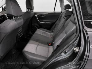 Pelēks Toyota RAV4 2024 Tallina, ar dzinēja tilpumu 2.50 L un nobraukumu 39 tūkst. km par 34990 €, foto 14 vietnē AUTOMOTO.COM.LV