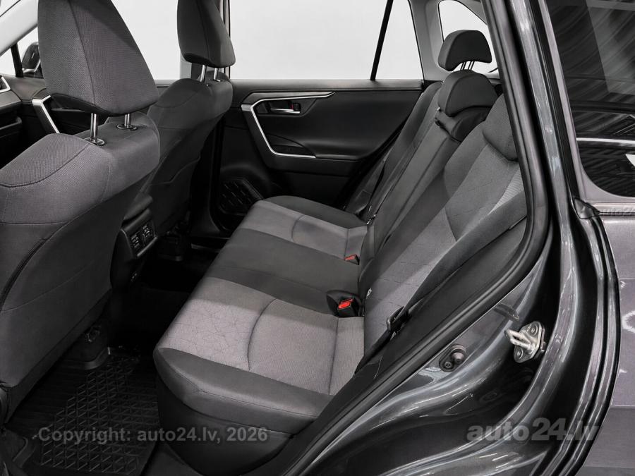 Pelēks Toyota RAV4 2024 Tallina, ar dzinēja tilpumu 2.50 L un nobraukumu 39 tūkst. km par 34990 €, foto 14 vietnē AUTOMOTO.COM.LV