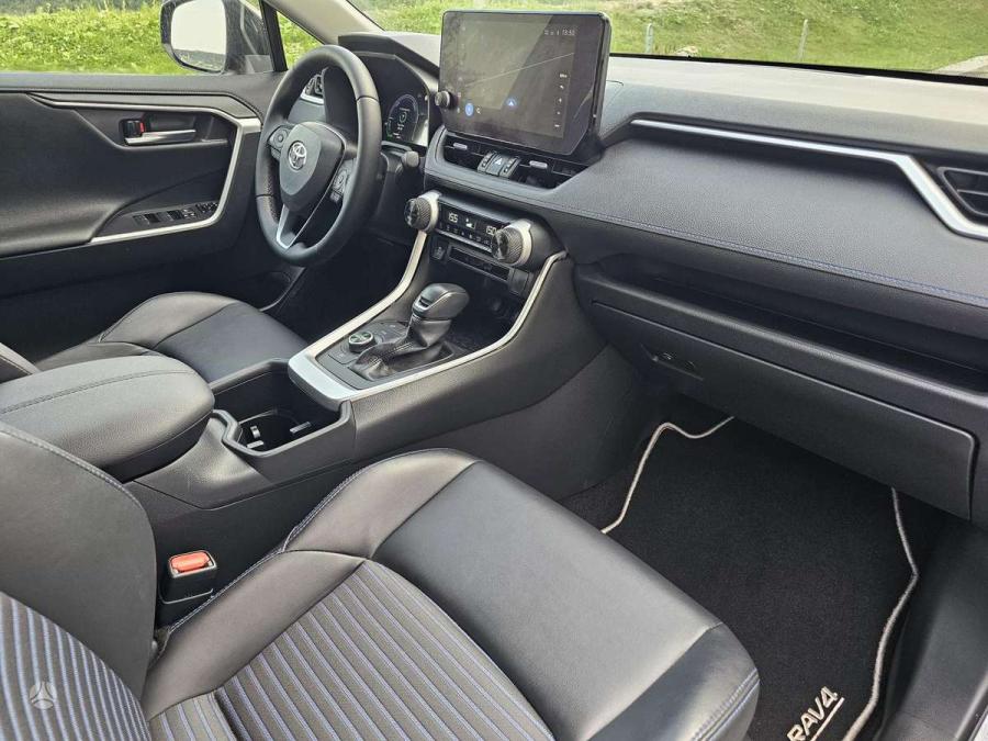 Pelēks Toyota RAV4 2024 Viļņa, ar dzinēja tilpumu 2.49 L un nobraukumu 6 tūkst. km par 33500 €, foto 23 vietnē AUTOMOTO.COM.LV