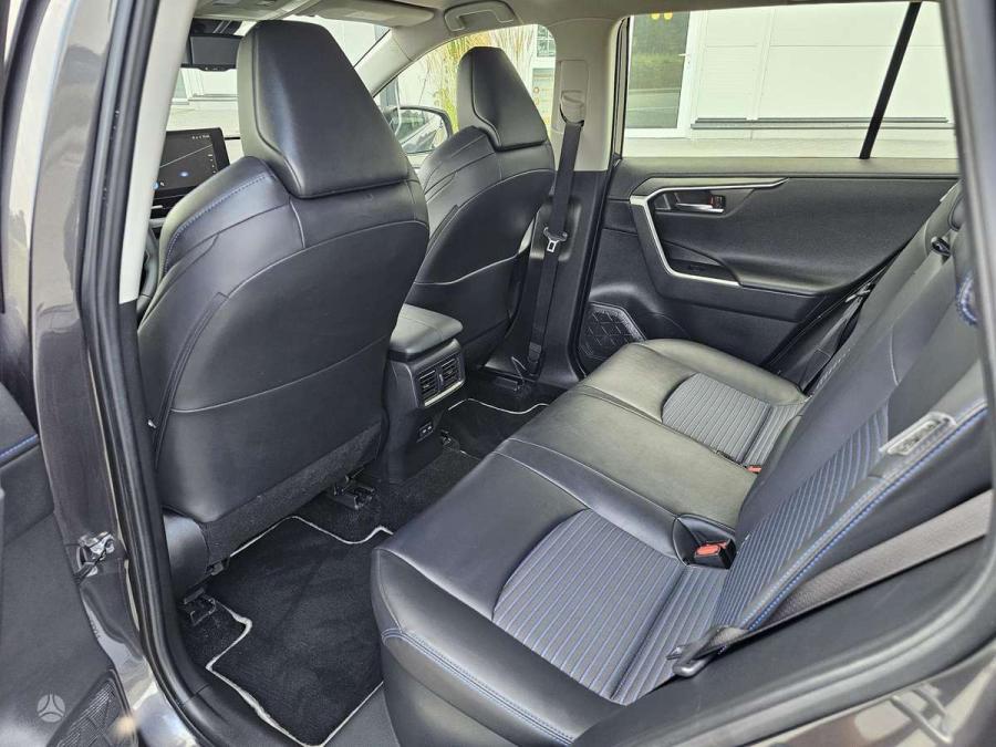 Pelēks Toyota RAV4 2024 Viļņa, ar dzinēja tilpumu 2.49 L un nobraukumu 6 tūkst. km par 33500 €, foto 26 vietnē AUTOMOTO.COM.LV