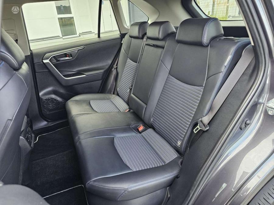Pelēks Toyota RAV4 2024 Viļņa, ar dzinēja tilpumu 2.49 L un nobraukumu 6 tūkst. km par 33500 €, foto 27 vietnē AUTOMOTO.COM.LV