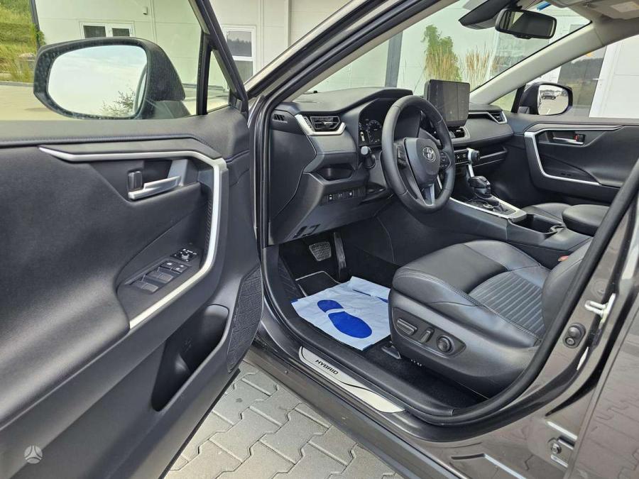 Pelēks Toyota RAV4 2024 Viļņa, ar dzinēja tilpumu 2.49 L un nobraukumu 6 tūkst. km par 33500 €, foto 31 vietnē AUTOMOTO.COM.LV