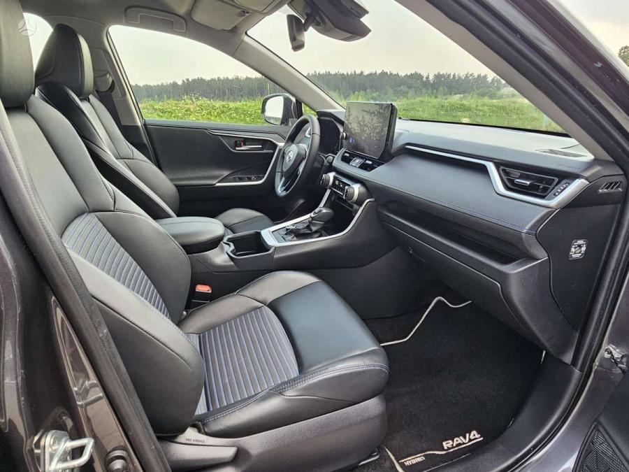 Pelēks Toyota RAV4 2024 Viļņa, ar dzinēja tilpumu 2.49 L un nobraukumu 6 tūkst. km par 33500 €, foto 32 vietnē AUTOMOTO.COM.LV