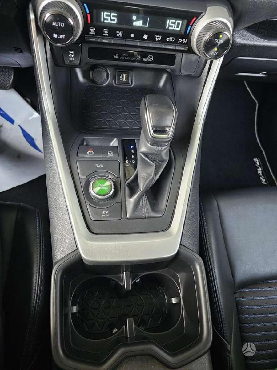 Pelēks Toyota RAV4 2024 Viļņa, ar dzinēja tilpumu 2.49 L un nobraukumu 6 tūkst. km par 33500 €, foto 36 vietnē AUTOMOTO.COM.LV