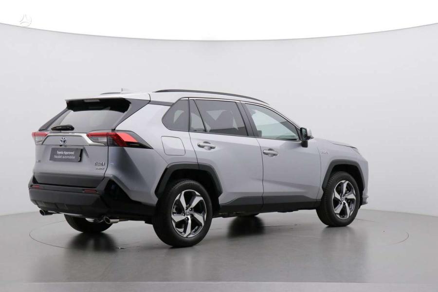 Grey Toyota RAV4 2024 in Vilnius, with an engine capacity of 2.49 L and mileage of 29 thousand km for 42900 €, photo 4 on AUTOMOTO.COM.LV