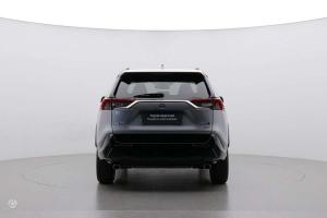Grey Toyota RAV4 2024 in Vilnius, with an engine capacity of 2.49 L and mileage of 29 thousand km for 42900 €, photo 6 on AUTOMOTO.COM.LV