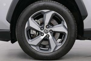 Grey Toyota RAV4 2024 in Vilnius, with an engine capacity of 2.49 L and mileage of 29 thousand km for 42900 €, photo 17 on AUTOMOTO.COM.LV