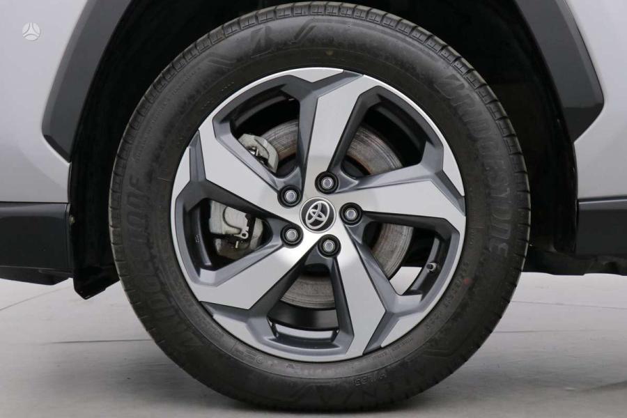 Grey Toyota RAV4 2024 in Vilnius, with an engine capacity of 2.49 L and mileage of 29 thousand km for 42900 €, photo 17 on AUTOMOTO.COM.LV