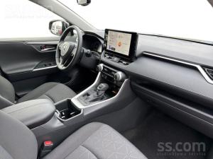 Pelēks Toyota RAV4 2024 Rīga, ar dzinēja tilpumu 2.50 L un nobraukumu 10 tūkst. km par 36590 €, foto 7 vietnē AUTOMOTO.COM.LV