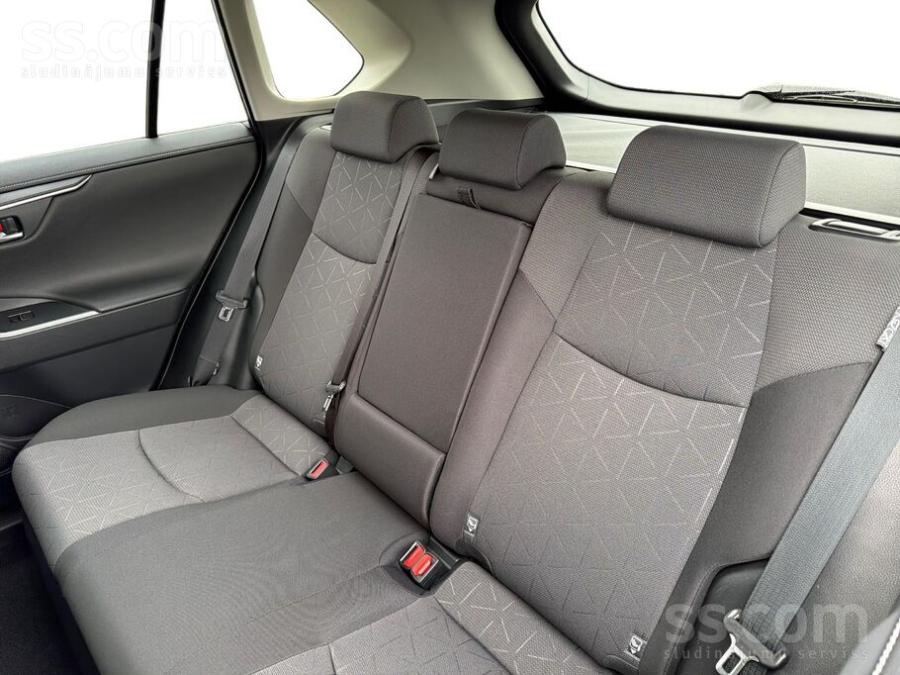 Pelēks Toyota RAV4 2024 Rīga, ar dzinēja tilpumu 2.50 L un nobraukumu 10 tūkst. km par 36590 €, foto 20 vietnē AUTOMOTO.COM.LV