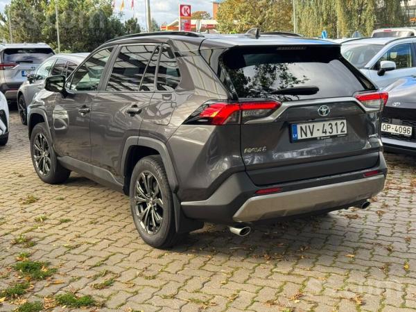 Grey Toyota RAV4 2024 in Riga, with an engine capacity of 2.50 L and mileage of 55 thousand km for 31450 €, photo 4 on AUTOMOTO.COM.LV