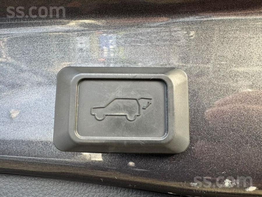 Grey Toyota RAV4 2024 in Riga, with an engine capacity of 2.50 L and mileage of 55 thousand km for 31450 €, photo 10 on AUTOMOTO.COM.LV