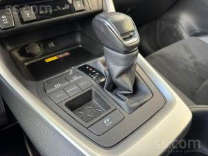 Grey Toyota RAV4 2024 in Riga, with an engine capacity of 2.50 L and mileage of 55 thousand km for 31450 €, photo 15 on AUTOMOTO.COM.LV