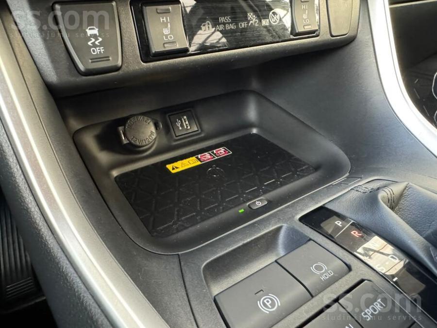 Grey Toyota RAV4 2024 in Riga, with an engine capacity of 2.50 L and mileage of 55 thousand km for 31450 €, photo 16 on AUTOMOTO.COM.LV