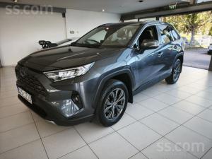 Pelēks Toyota RAV4 2024 Rīga, ar dzinēja tilpumu 2.50 L un nobraukumu 51 tūkst. km par 32900 €, foto 1 vietnē AUTOMOTO.COM.LV