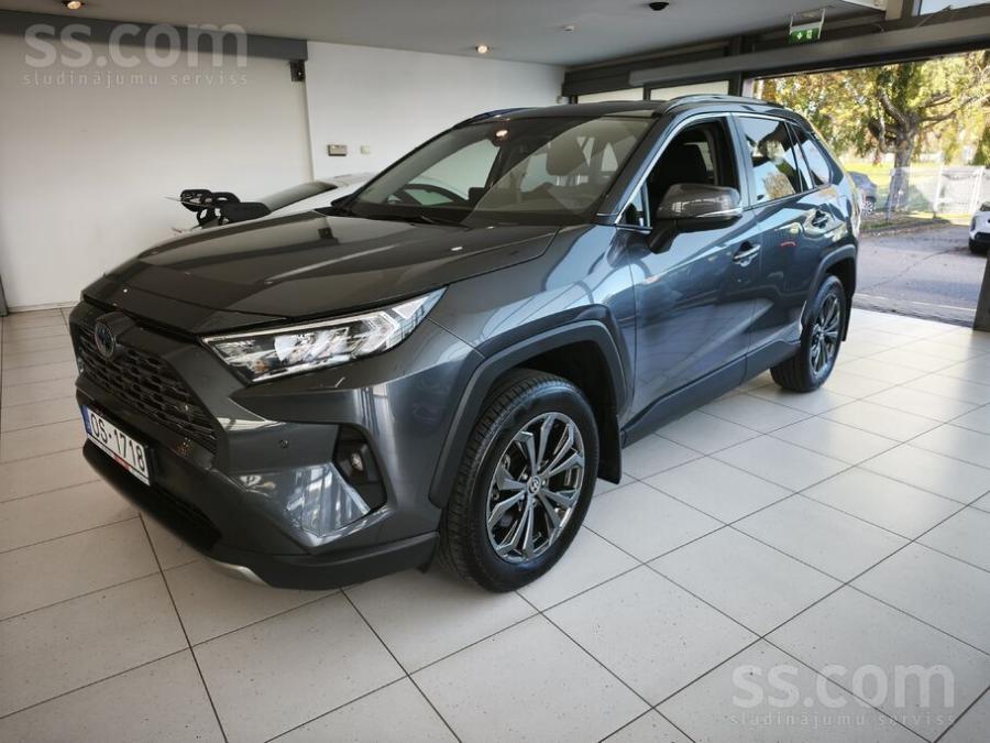 Pelēks Toyota RAV4 2024 Rīga, ar dzinēja tilpumu 2.50 L un nobraukumu 51 tūkst. km par 32900 €, foto 1 vietnē AUTOMOTO.COM.LV