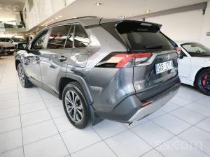 Pelēks Toyota RAV4 2024 Rīga, ar dzinēja tilpumu 2.50 L un nobraukumu 51 tūkst. km par 32900 €, foto 3 vietnē AUTOMOTO.COM.LV