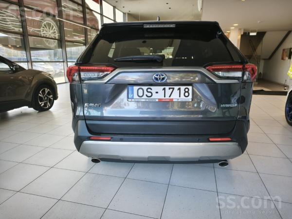 Pelēks Toyota RAV4 2024 Rīga, ar dzinēja tilpumu 2.50 L un nobraukumu 51 tūkst. km par 32900 €, foto 7 vietnē AUTOMOTO.COM.LV
