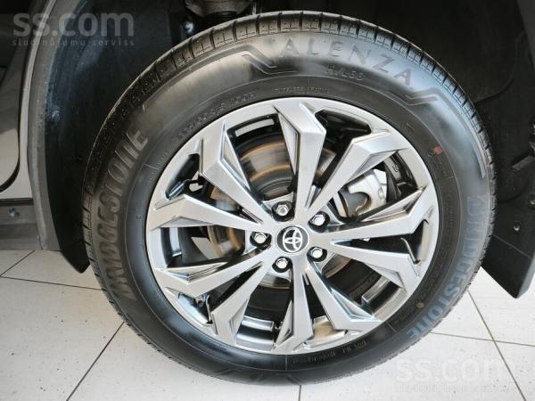 Pelēks Toyota RAV4 2024 Rīga, ar dzinēja tilpumu 2.50 L un nobraukumu 51 tūkst. km par 32900 €, foto 9 vietnē AUTOMOTO.COM.LV