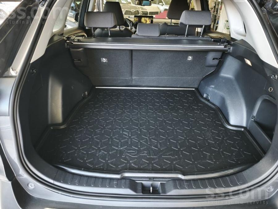 Pelēks Toyota RAV4 2024 Rīga, ar dzinēja tilpumu 2.50 L un nobraukumu 51 tūkst. km par 32900 €, foto 11 vietnē AUTOMOTO.COM.LV