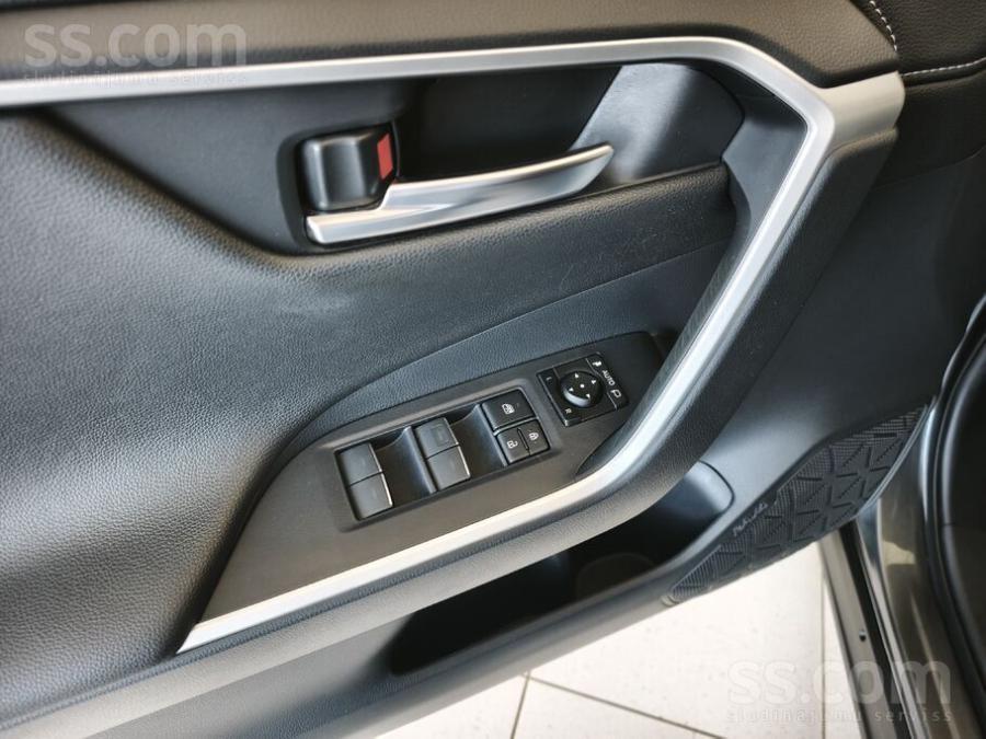 Pelēks Toyota RAV4 2024 Rīga, ar dzinēja tilpumu 2.50 L un nobraukumu 51 tūkst. km par 32900 €, foto 12 vietnē AUTOMOTO.COM.LV