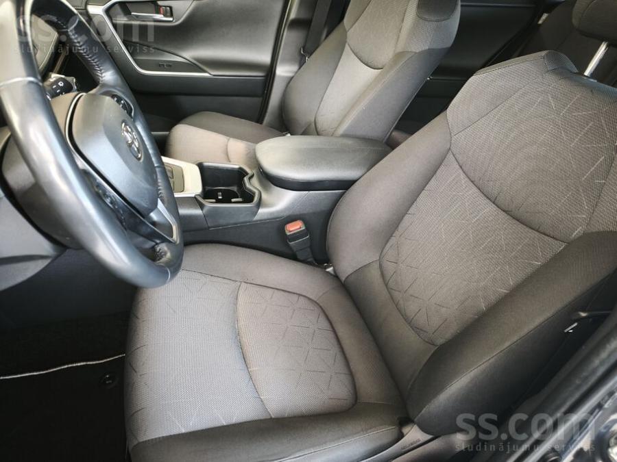 Pelēks Toyota RAV4 2024 Rīga, ar dzinēja tilpumu 2.50 L un nobraukumu 51 tūkst. km par 32900 €, foto 13 vietnē AUTOMOTO.COM.LV