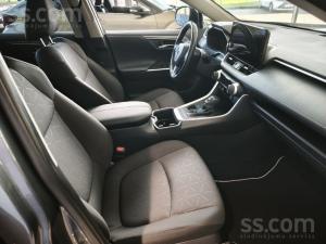 Pelēks Toyota RAV4 2024 Rīga, ar dzinēja tilpumu 2.50 L un nobraukumu 51 tūkst. km par 32900 €, foto 16 vietnē AUTOMOTO.COM.LV