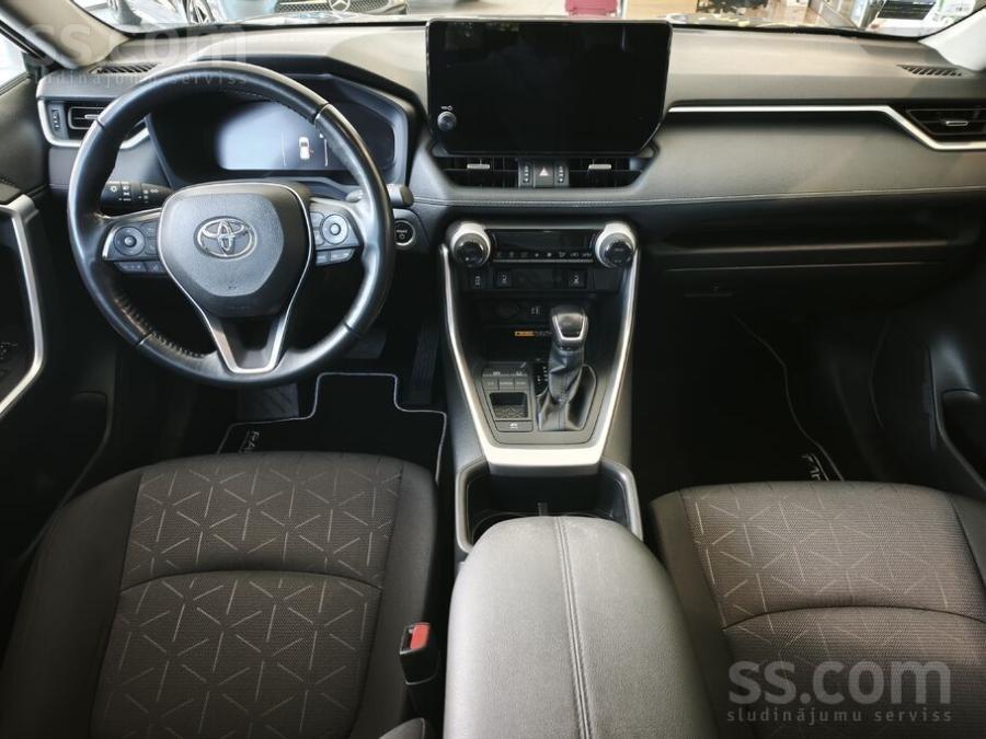 Pelēks Toyota RAV4 2024 Rīga, ar dzinēja tilpumu 2.50 L un nobraukumu 51 tūkst. km par 32900 €, foto 17 vietnē AUTOMOTO.COM.LV