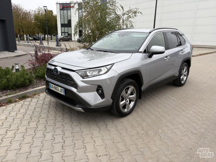 Pelēks Toyota RAV4 2024 Kauņa, ar dzinēja tilpumu 2.50 L un nobraukumu 35 tūkst. km par 32300 €, foto 3 vietnē AUTOMOTO.COM.LV