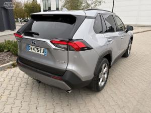 Pelēks Toyota RAV4 2024 Kauņa, ar dzinēja tilpumu 2.50 L un nobraukumu 35 tūkst. km par 32300 €, foto 6 vietnē AUTOMOTO.COM.LV