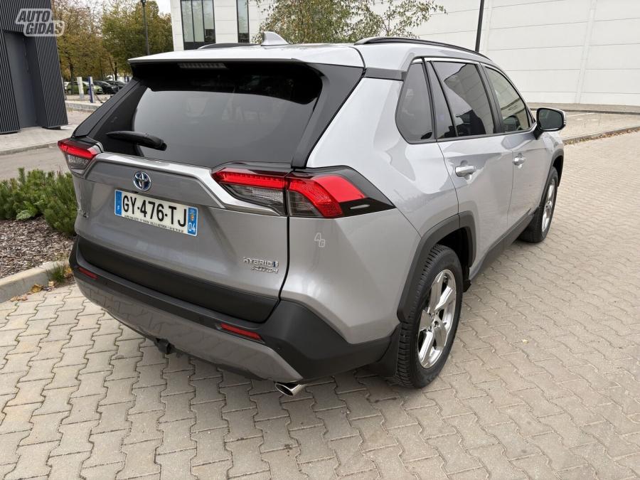 Pelēks Toyota RAV4 2024 Kauņa, ar dzinēja tilpumu 2.50 L un nobraukumu 35 tūkst. km par 32300 €, foto 6 vietnē AUTOMOTO.COM.LV