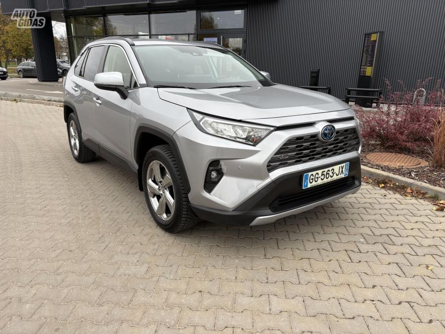 Pelēks Toyota RAV4 2024 Kauņa, ar dzinēja tilpumu 2.50 L un nobraukumu 35 tūkst. km par 32300 €, foto 10 vietnē AUTOMOTO.COM.LV