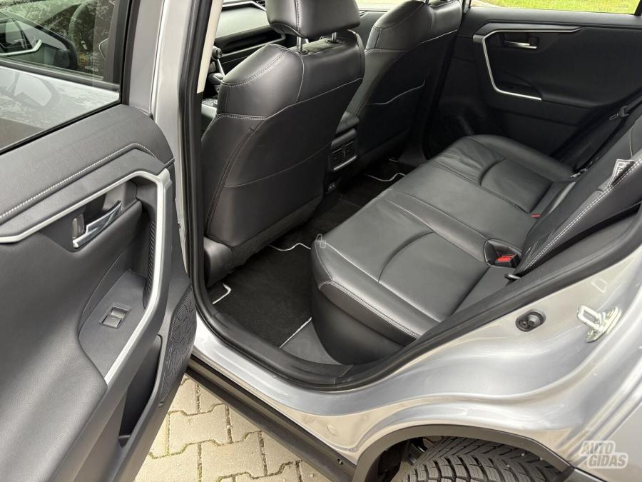 Pelēks Toyota RAV4 2024 Kauņa, ar dzinēja tilpumu 2.50 L un nobraukumu 35 tūkst. km par 32300 €, foto 22 vietnē AUTOMOTO.COM.LV