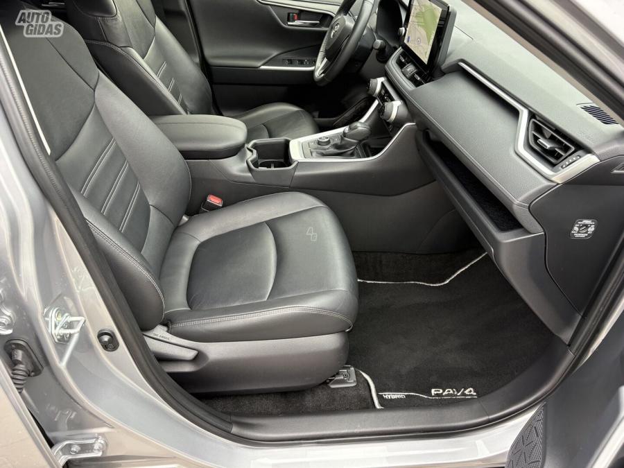 Pelēks Toyota RAV4 2024 Kauņa, ar dzinēja tilpumu 2.50 L un nobraukumu 35 tūkst. km par 32300 €, foto 25 vietnē AUTOMOTO.COM.LV