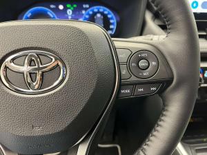 Pelēks Toyota RAV4 2025 Panevēža, ar dzinēja tilpumu 2.49 L un nobraukumu 5 tūkst. km par 37990 €, foto 22 vietnē AUTOMOTO.COM.LV