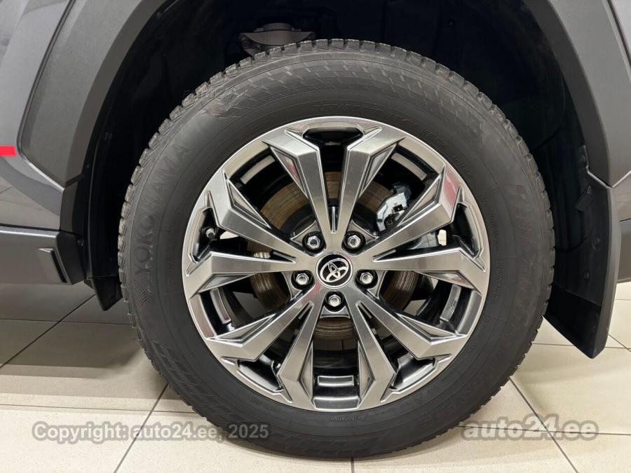 Pelēks Toyota RAV4 2025 Kuresāre, ar dzinēja tilpumu 2.50 L un nobraukumu 430 tūkst. km par 38500 €, foto 16 vietnē AUTOMOTO.COM.LV