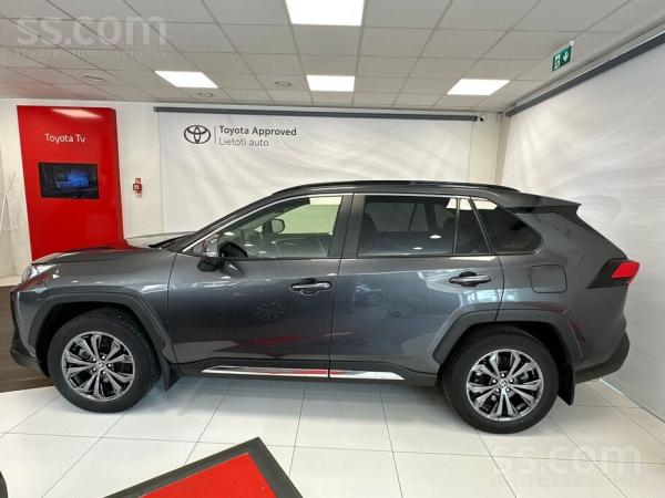 Серый Тойота РАВ 4 2025 в Екабпилс, объемом двигателя 2.50 л и пробегом 21 тыс. км за 35300 €, фото 3 на AUTOMOTO.COM.LV