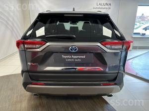 Pelēks Toyota RAV4 2025 Jēkabpils, ar dzinēja tilpumu 2.50 L un nobraukumu 21 tūkst. km par 35300 €, foto 5 vietnē AUTOMOTO.COM.LV