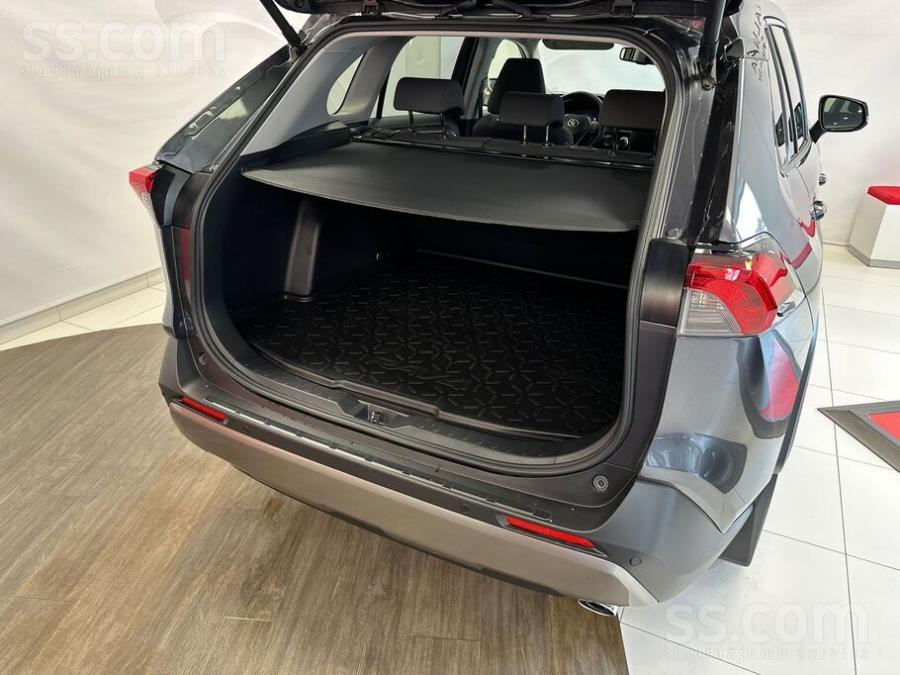 Pelēks Toyota RAV4 2025 Jēkabpils, ar dzinēja tilpumu 2.50 L un nobraukumu 21 tūkst. km par 35300 €, foto 6 vietnē AUTOMOTO.COM.LV