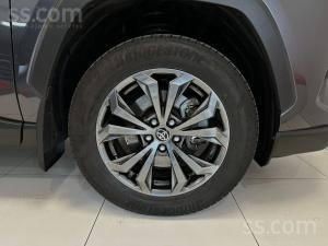 Pelēks Toyota RAV4 2025 Jēkabpils, ar dzinēja tilpumu 2.50 L un nobraukumu 21 tūkst. km par 35300 €, foto 9 vietnē AUTOMOTO.COM.LV