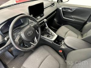 Pelēks Toyota RAV4 2025 Jēkabpils, ar dzinēja tilpumu 2.50 L un nobraukumu 21 tūkst. km par 35300 €, foto 10 vietnē AUTOMOTO.COM.LV