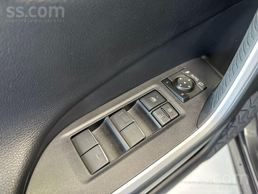 Pelēks Toyota RAV4 2025 Jēkabpils, ar dzinēja tilpumu 2.50 L un nobraukumu 21 tūkst. km par 35300 €, foto 16 vietnē AUTOMOTO.COM.LV