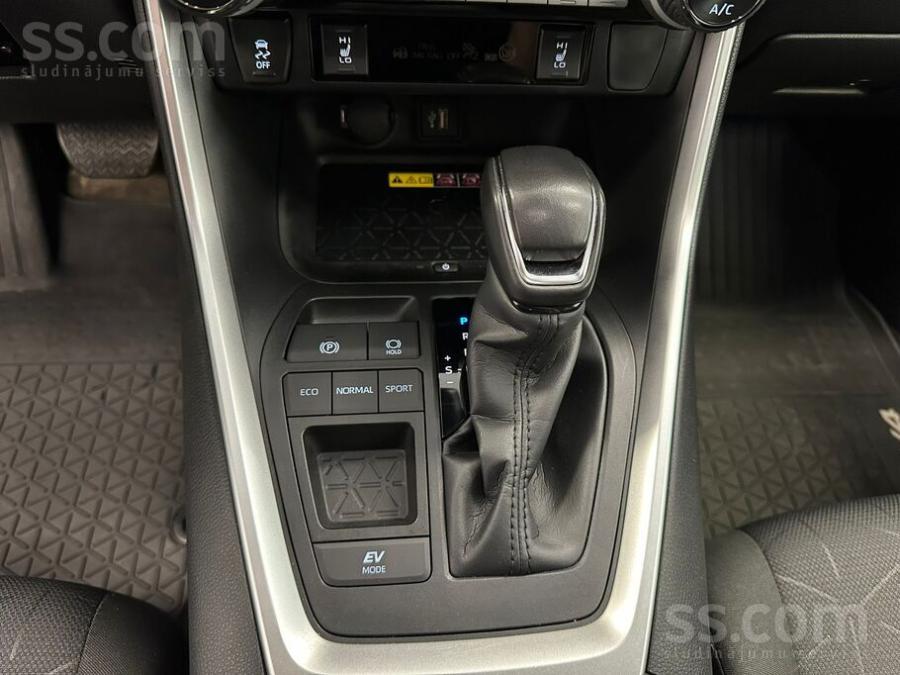 Pelēks Toyota RAV4 2025 Jēkabpils, ar dzinēja tilpumu 2.50 L un nobraukumu 21 tūkst. km par 35300 €, foto 19 vietnē AUTOMOTO.COM.LV