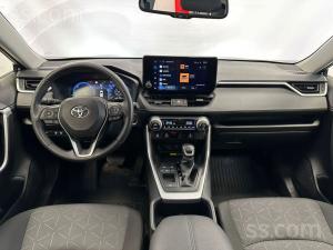 Pelēks Toyota RAV4 2025 Jēkabpils, ar dzinēja tilpumu 2.50 L un nobraukumu 21 tūkst. km par 35300 €, foto 22 vietnē AUTOMOTO.COM.LV