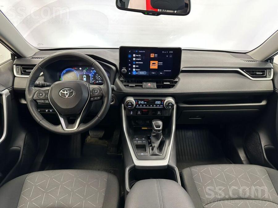 Pelēks Toyota RAV4 2025 Jēkabpils, ar dzinēja tilpumu 2.50 L un nobraukumu 21 tūkst. km par 35300 €, foto 22 vietnē AUTOMOTO.COM.LV